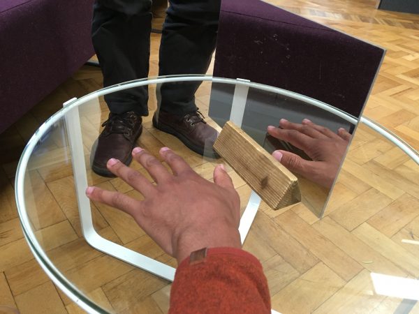 6 finger and shrunken Finger illusions – Antony Hall